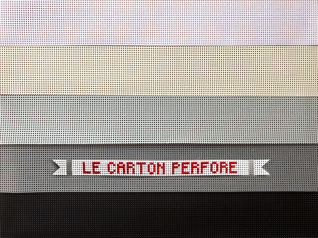 Feuille de carton perforé à broder – La Croix & La Manière